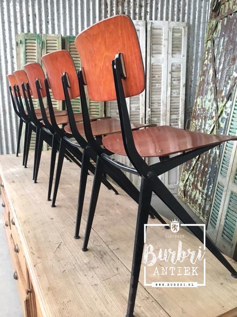 10 Vintage Chairs - Stoelen en banken - Design - Burbri